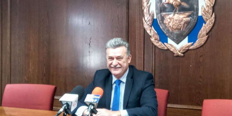 Eβγαλε τη μασκα σε ολους τους Κορινθιους και τους γκρεμισε την εικονα ...